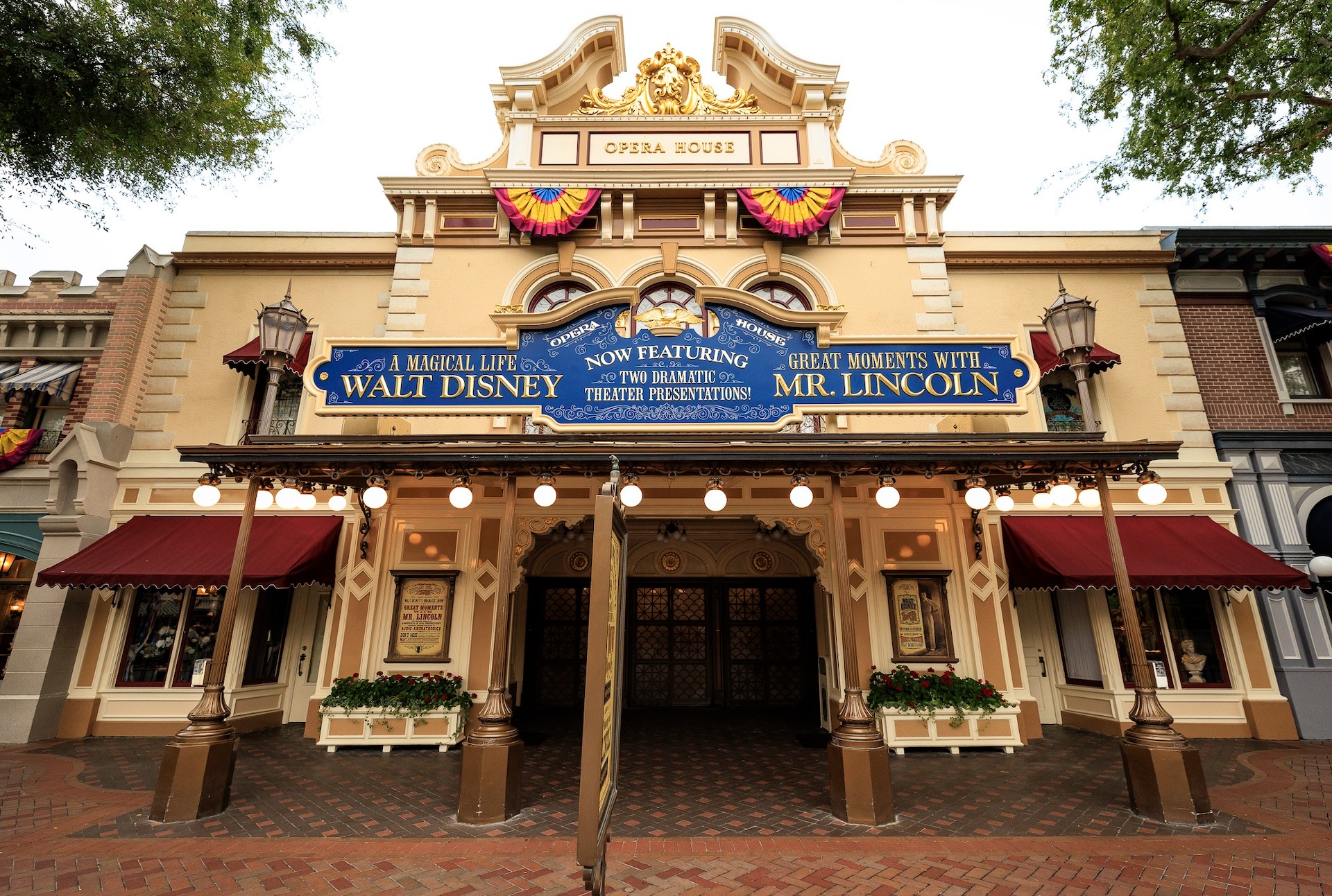 Uma homenagem emocionante a Walt Disney chega à Main Street, U.S.A. no ...